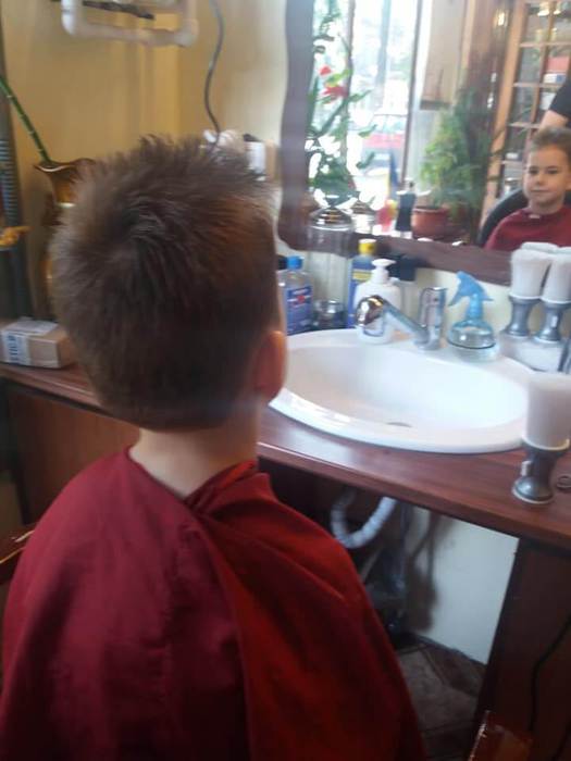 Tuns Copii la Frizeria la Petrică